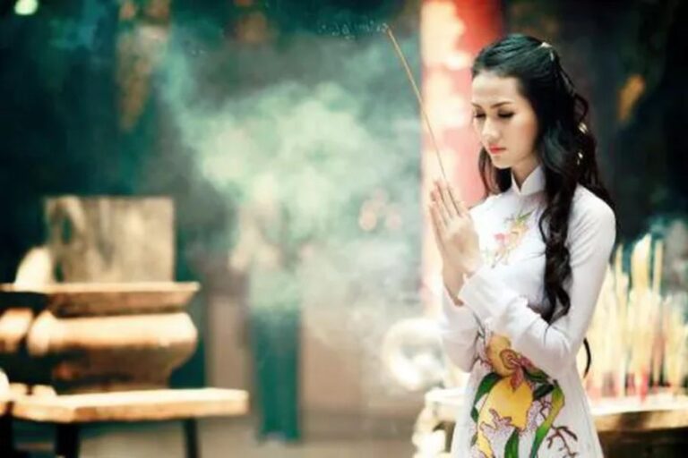 Top 20+ Hình Ảnh Chắp Tay Niệm Phật Đẹp | Mekoong